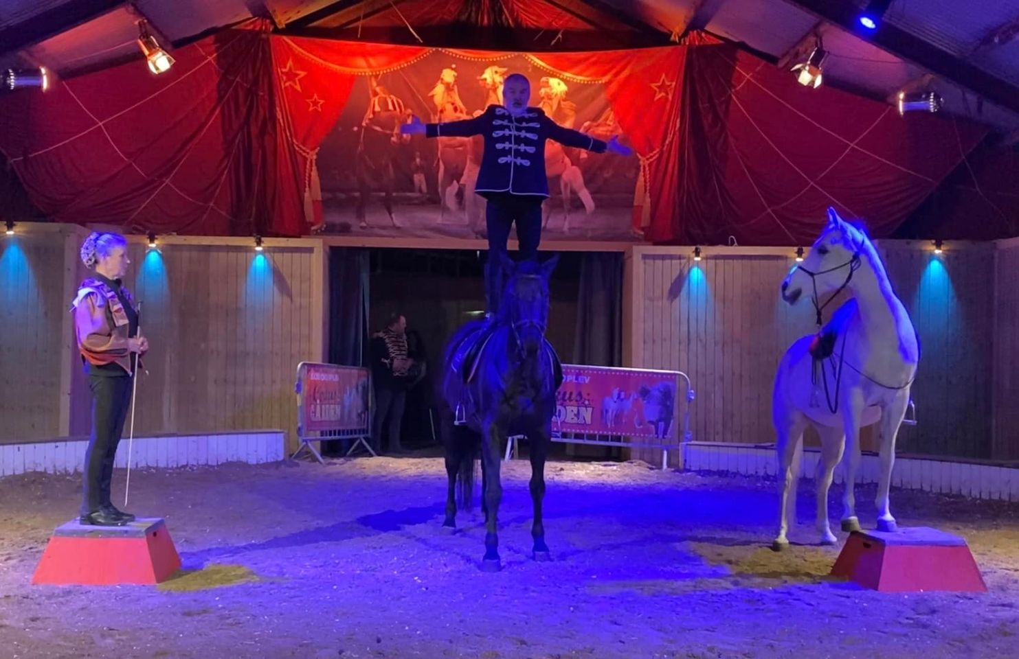 Vind familiebilletter til forestilling på Cirkusgården i Løkken ...